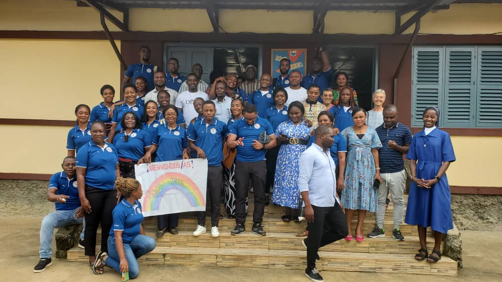 El Colegio Arco Iris visita La Milagrosa de Mokom para un enriquecedor ...